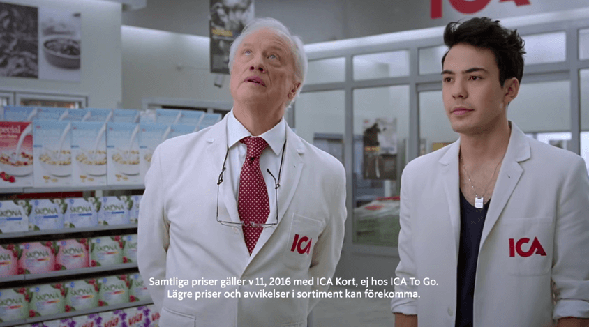 Se när Abdullah tar plats bredvid Ica-Stig i nya reklamfilmen