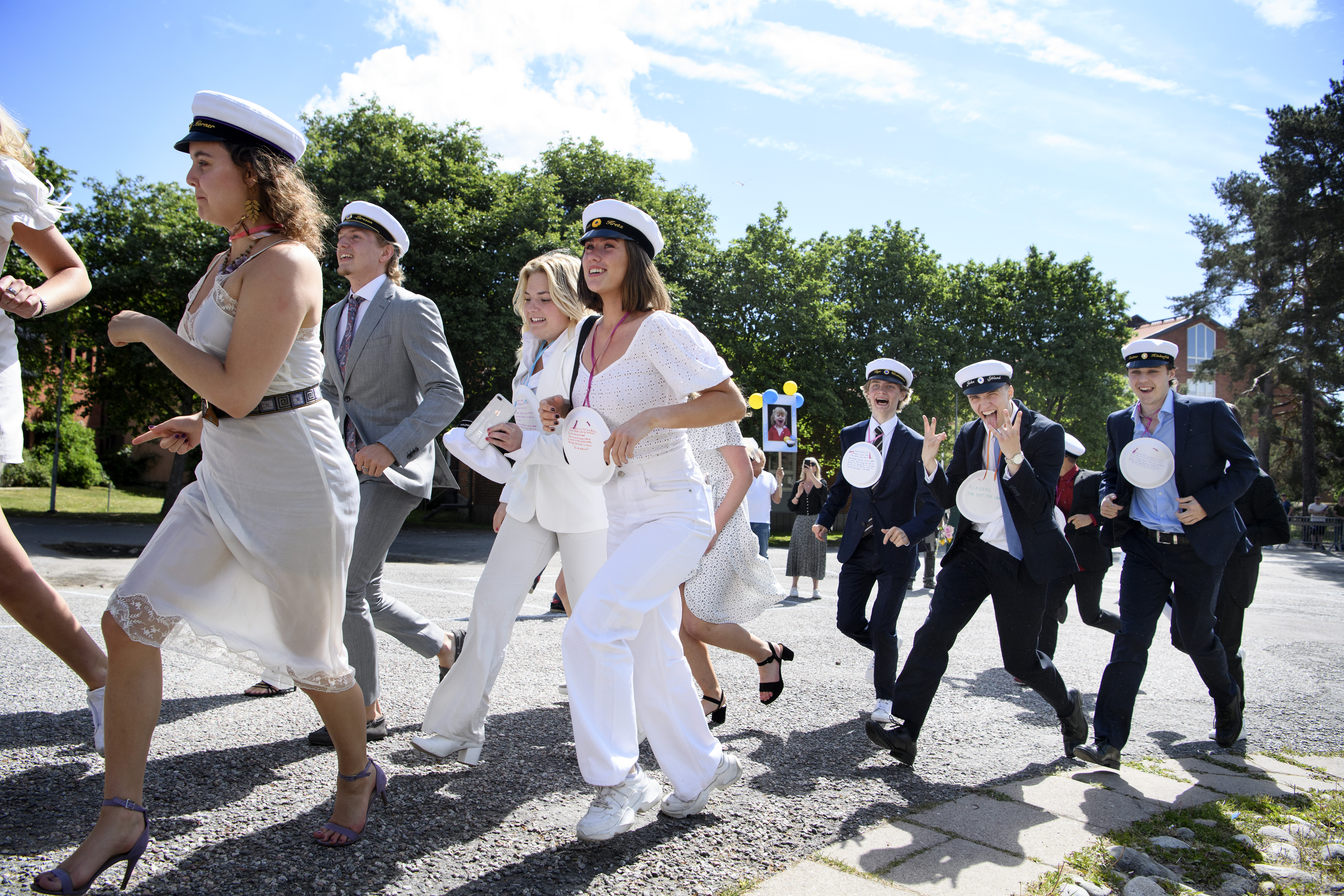 Nya restriktioner från FHM: Inga studenflak eller fester