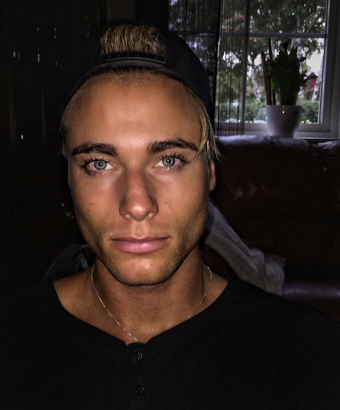 Paradise Hotel-hunken avslöjar: "Därför tar jag nakenbilder"