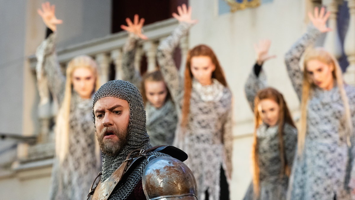 Ockultister och hertigar i sommarens operor