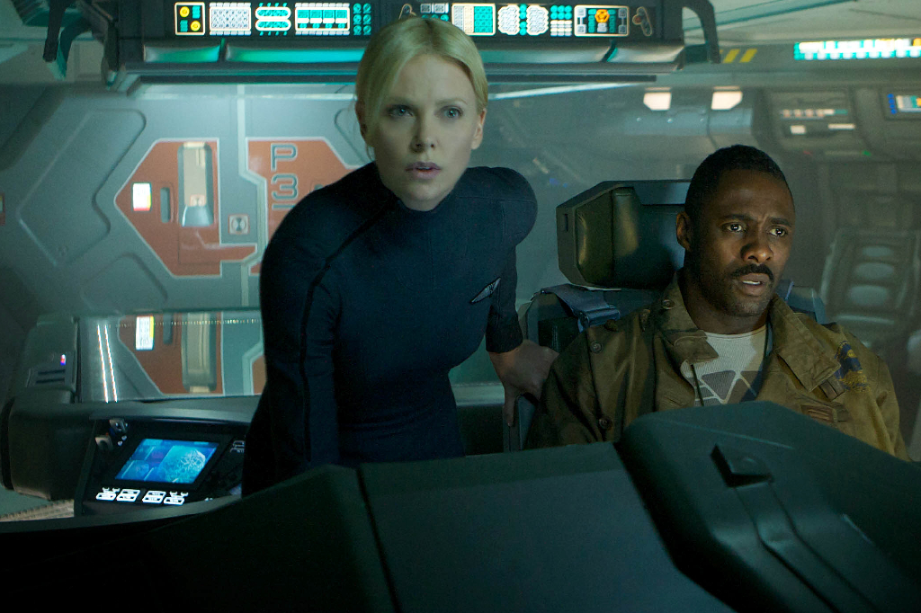 Charlize Theron: "Jag dricker männen under bordet"