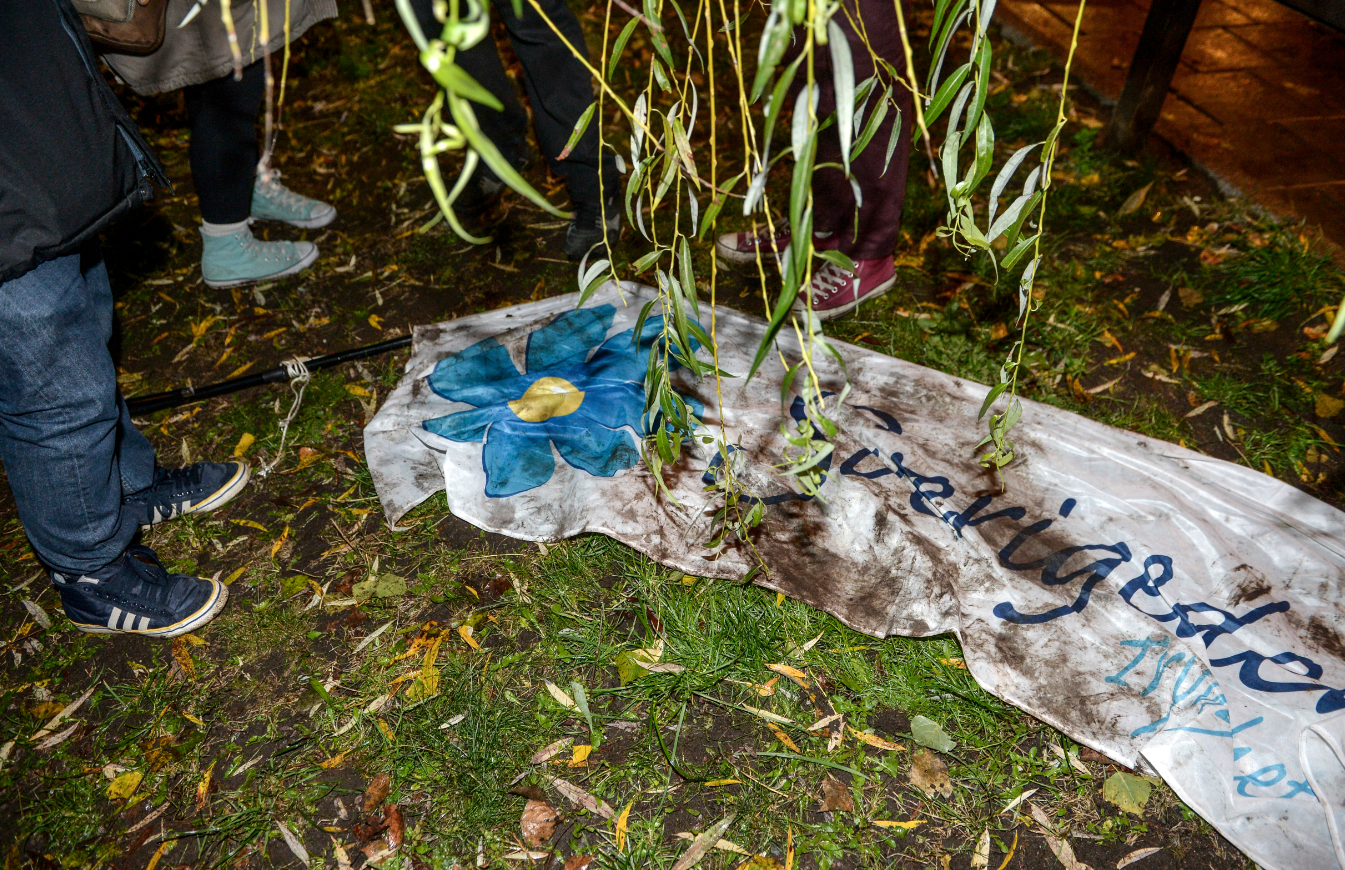 Blev dödshotad efter "horunge"-tatueringen med Åkesson