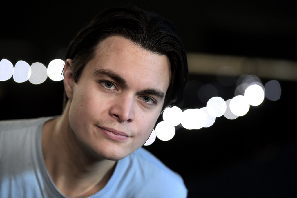 Messiah Hallberg tar över "Svenska nyheter"