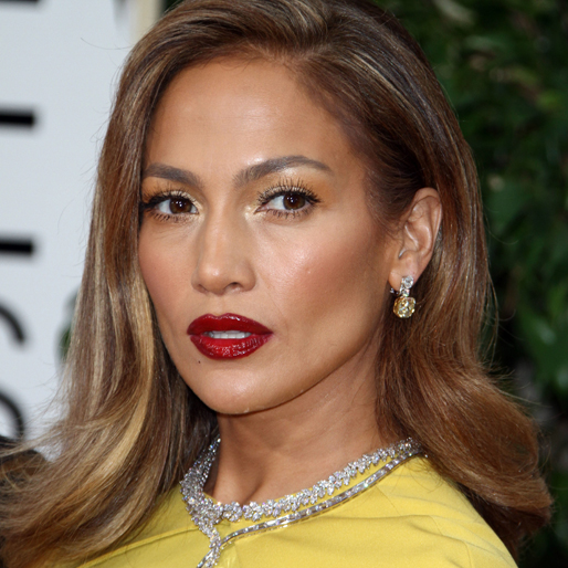 Här sliter Jennifer Lopez av sig tröjan för het stund med sin PT