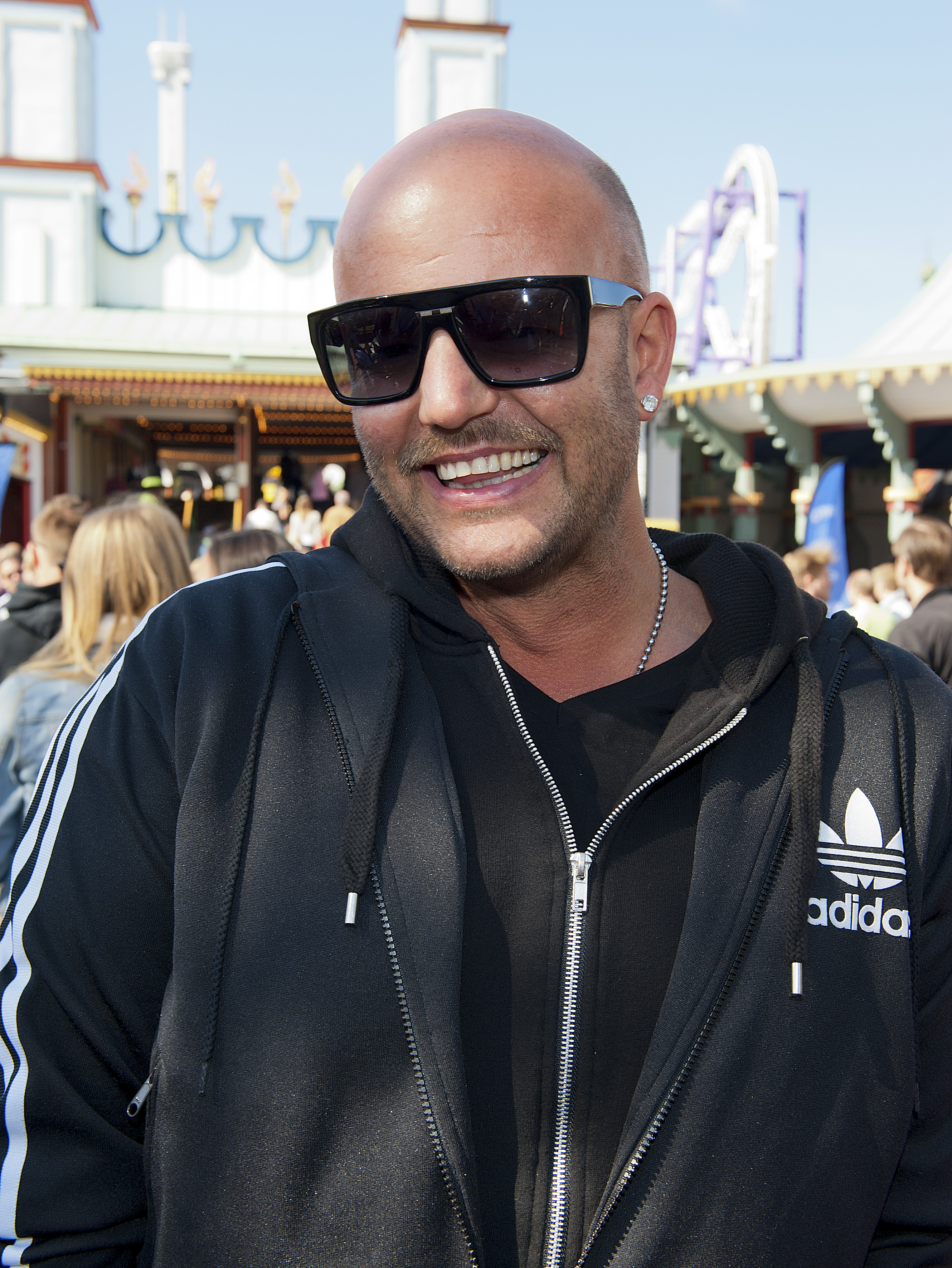 Plastikpuman Dickinson till svenska "Top Model"