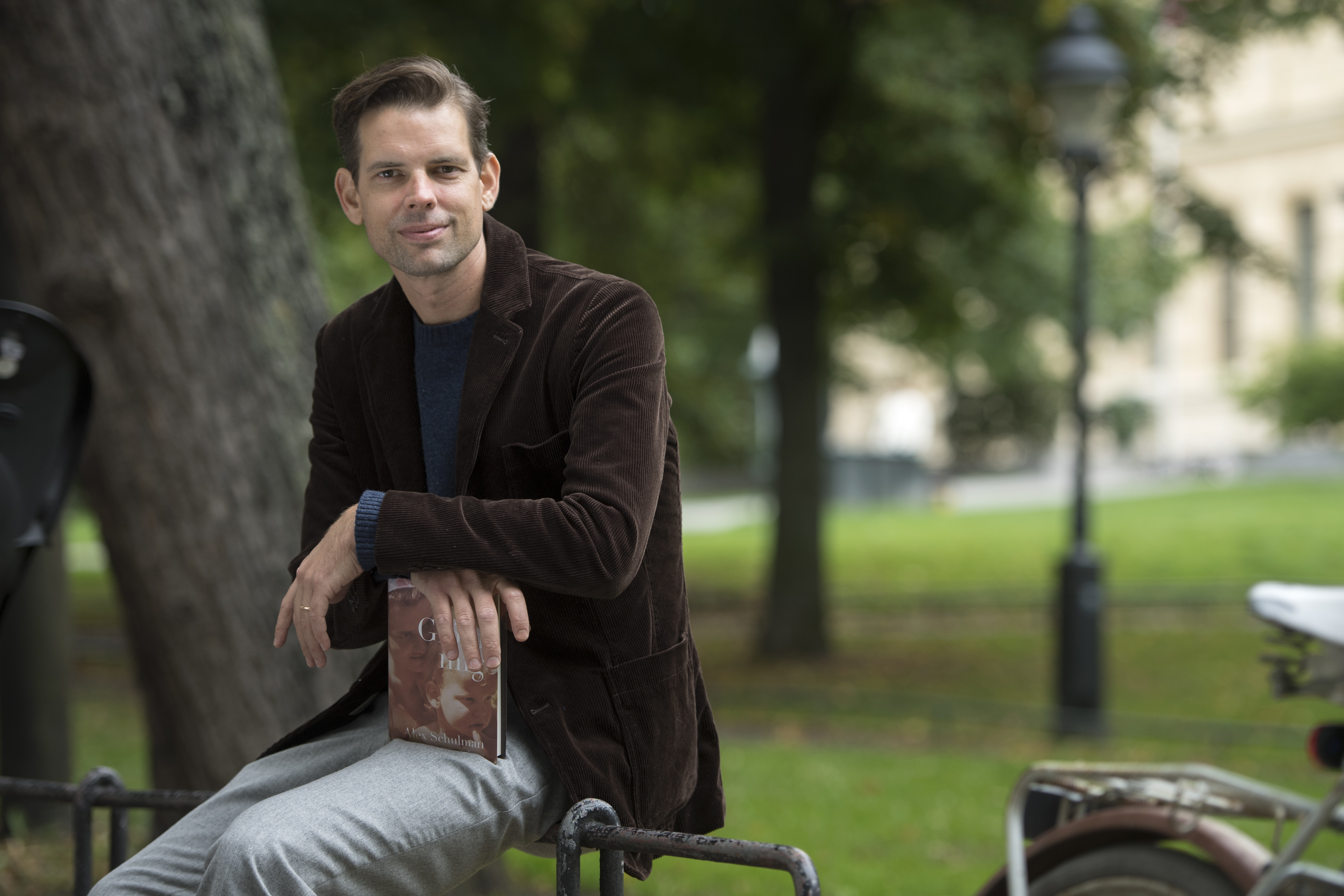 Hur mycket pengar tjänar Alex Schulman? Här är svaret!