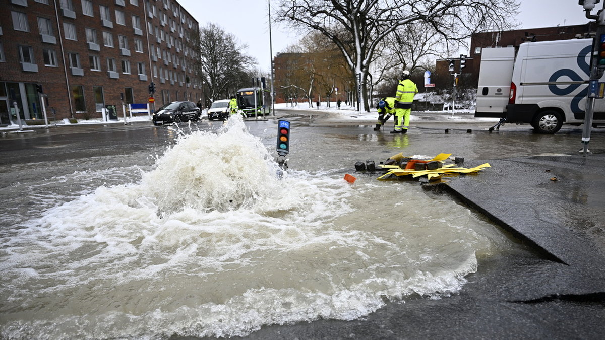 Läcka i Lund – vatten sprutade upp