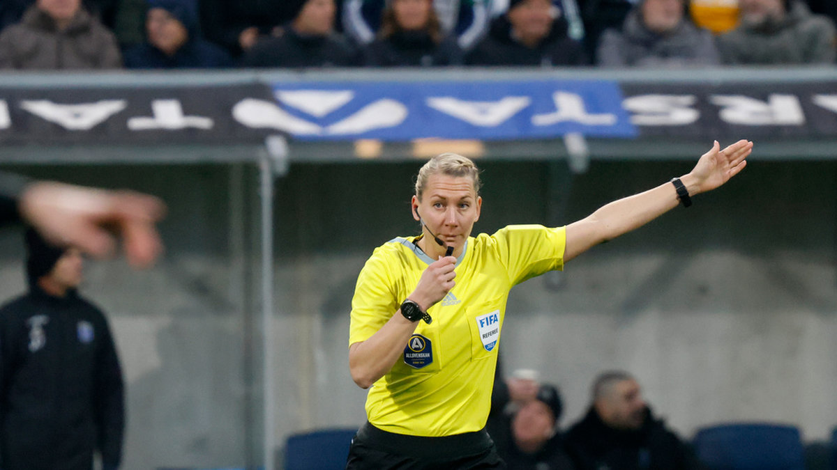 Svenska domare i stor fotbollsfinal