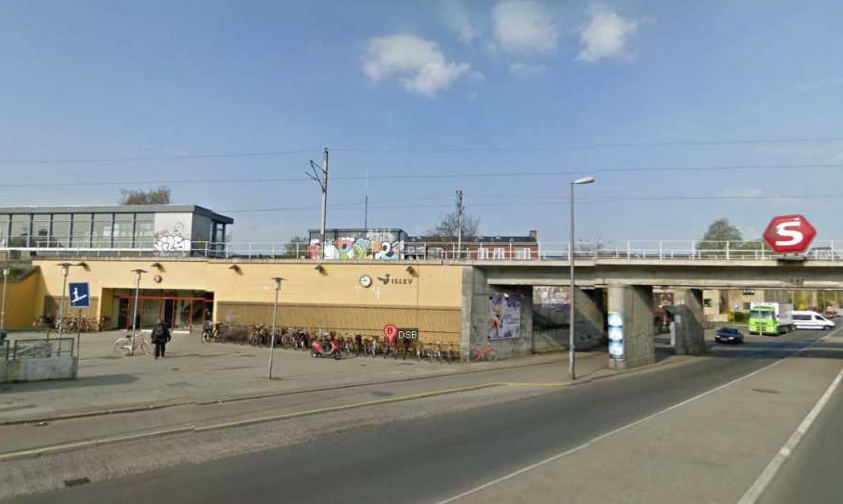 13-årig flicka inspärrad och serievåldtagen