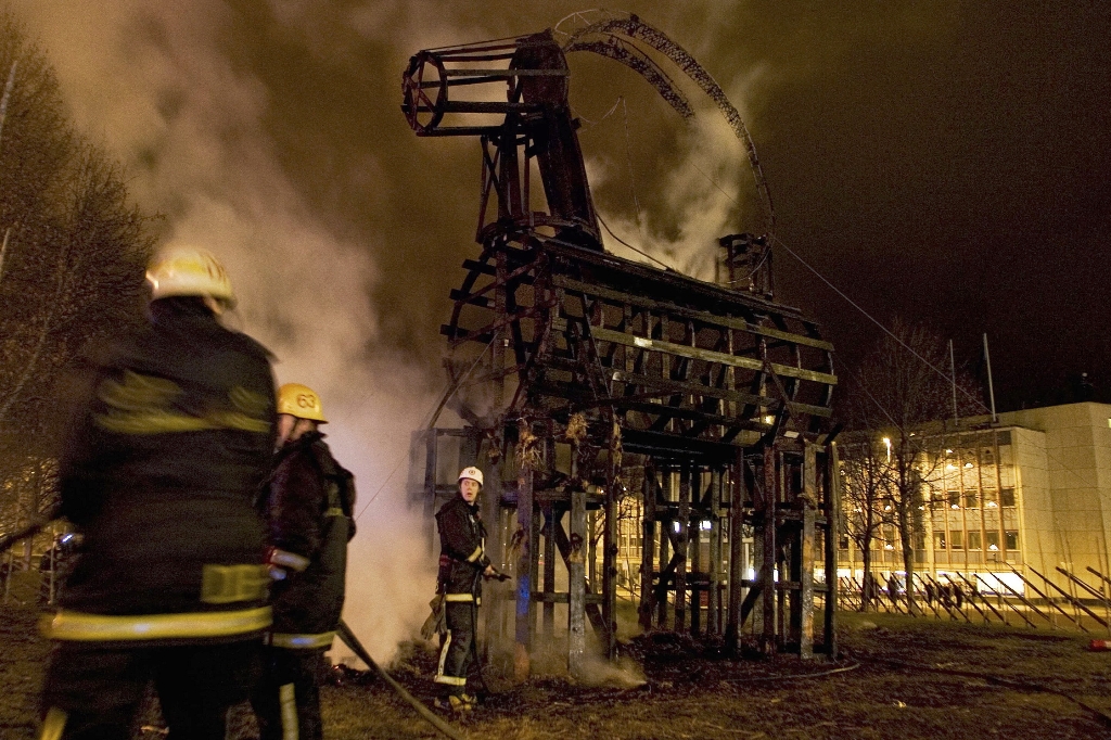 Julbocken i Gävle brann i natt
