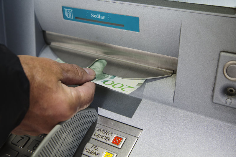 Bankomater försvinner 2025: "Anpassar vår service"