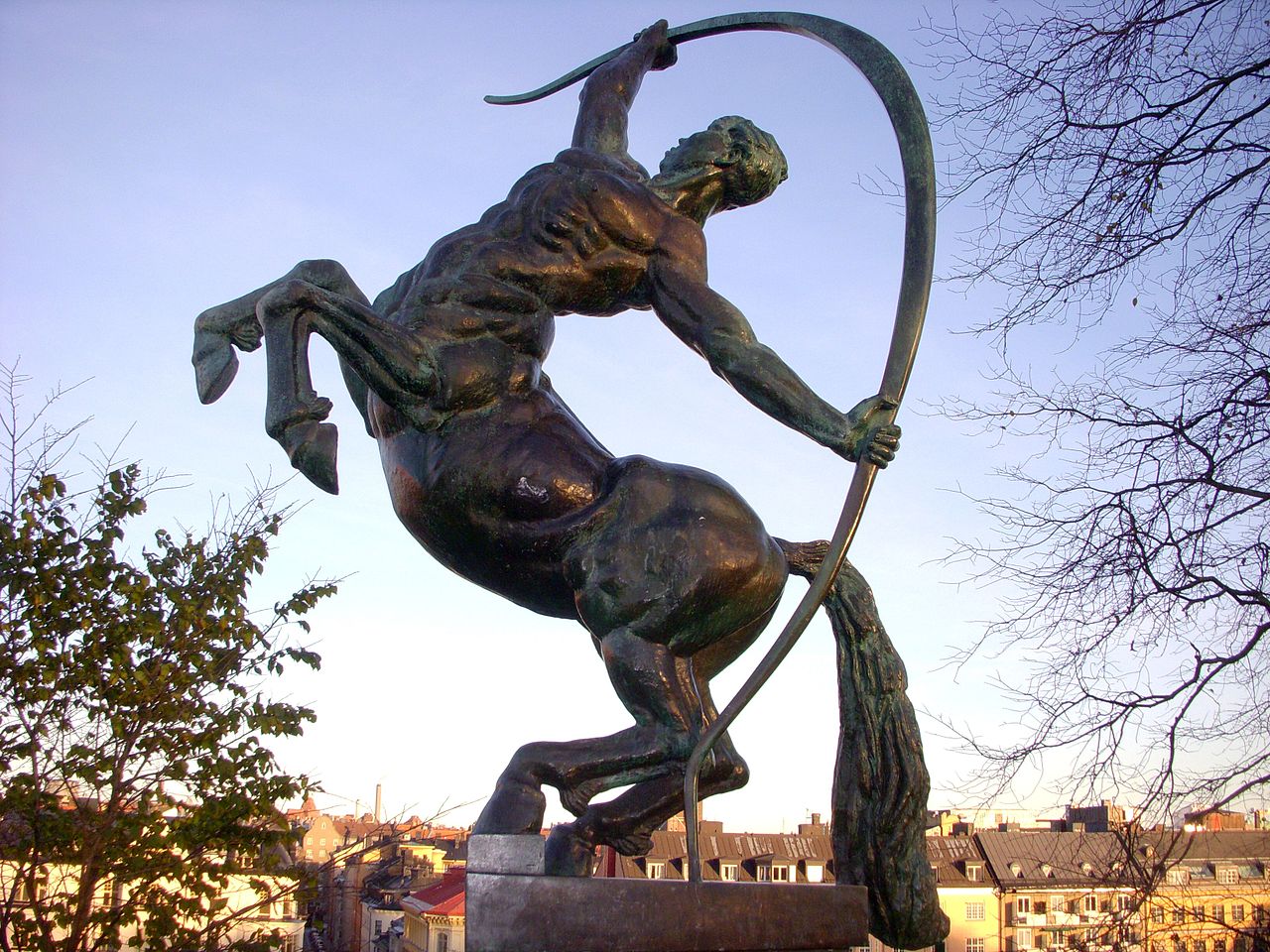 9 statyer som är mycket våldsammare än väsktanten