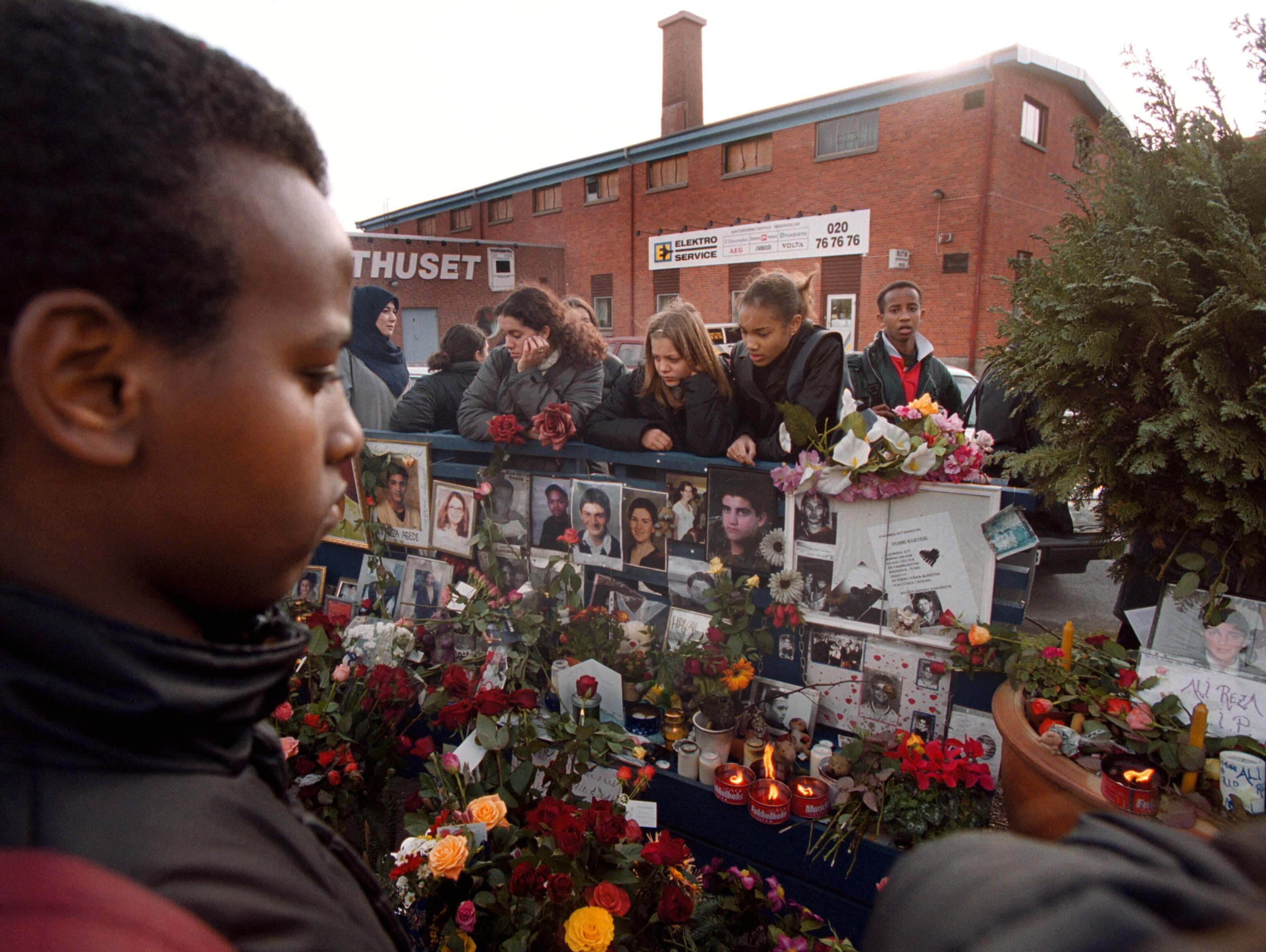 17 bilder som visar varför vi aldrig får glömma diskoteksbranden i Göteborg