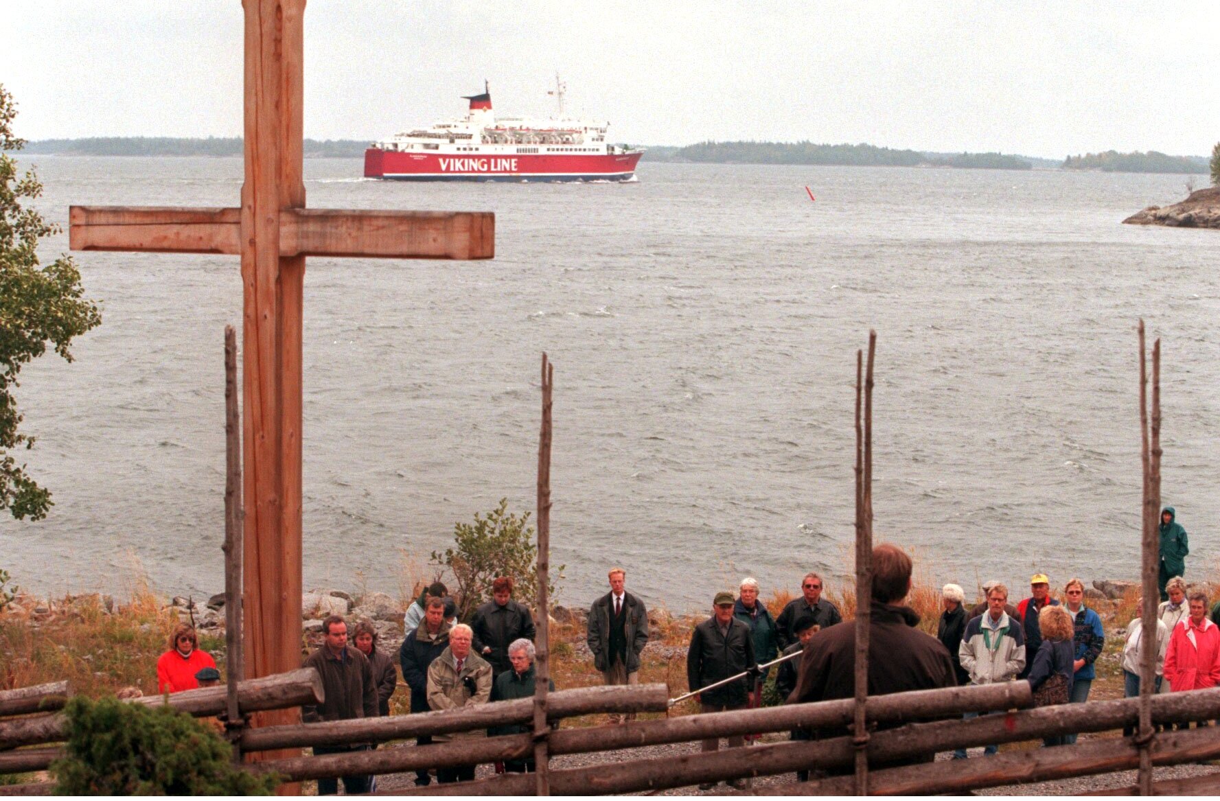 20 bilder som får dig att minnas offren från Estoniakatastrofen