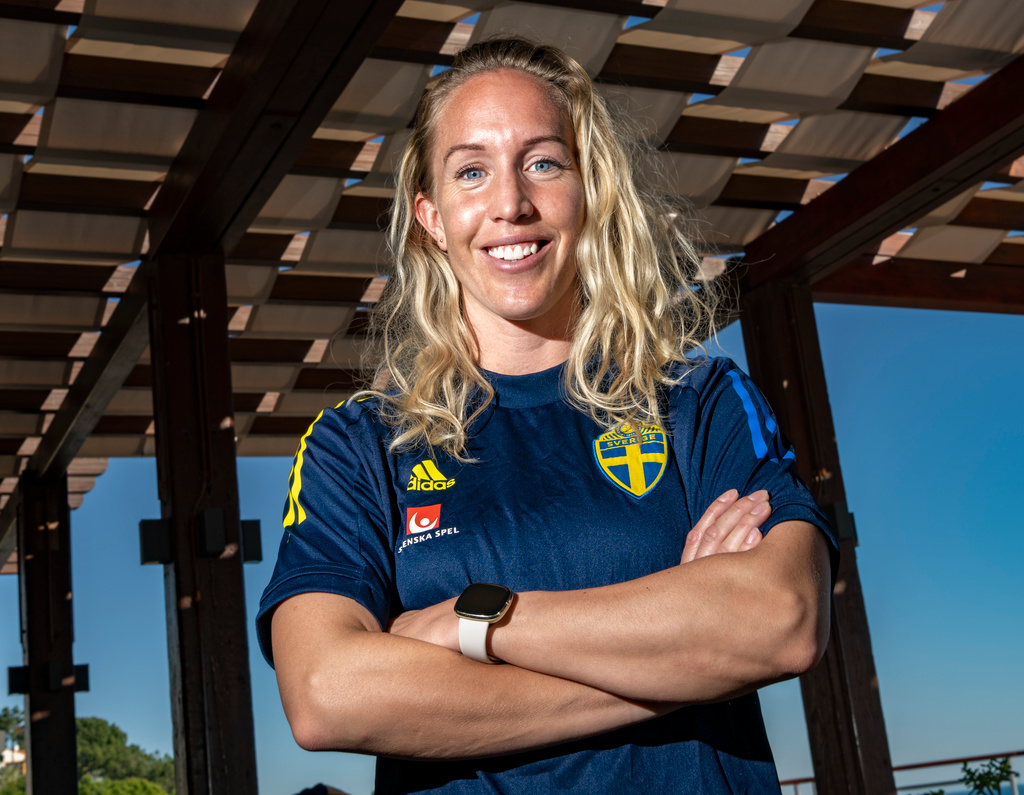 "Bajen" värvar landslagsmittfältare