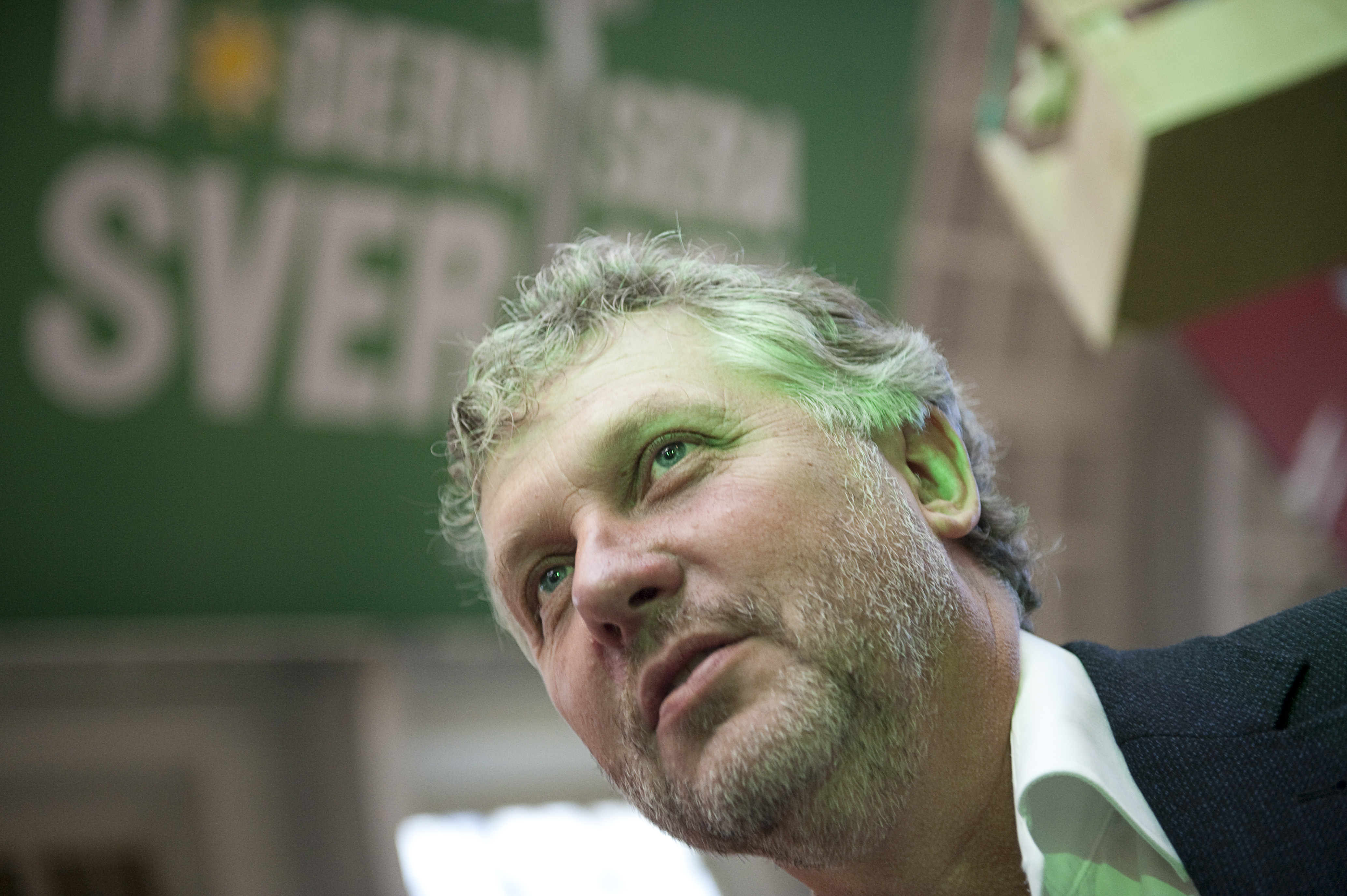 Mp-språkrör: Reinfeldt öppnar för sd