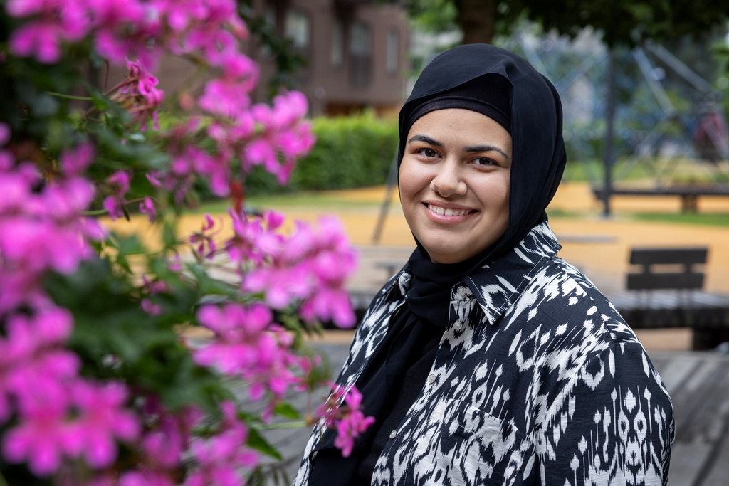 Blygheten gjorde Nora Khalil till författare