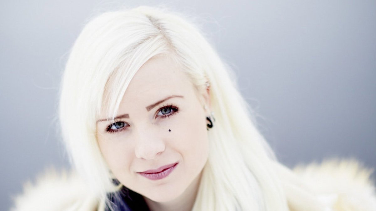 Elins mamma tog sitt liv – nu hjälper hon andra anhöriga att överleva