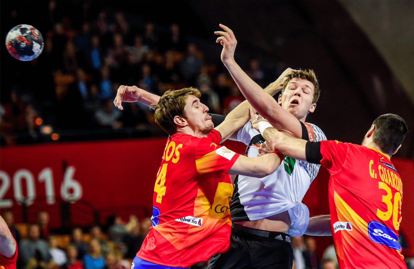 11 bilder som visar att handboll är världens hårdaste sport