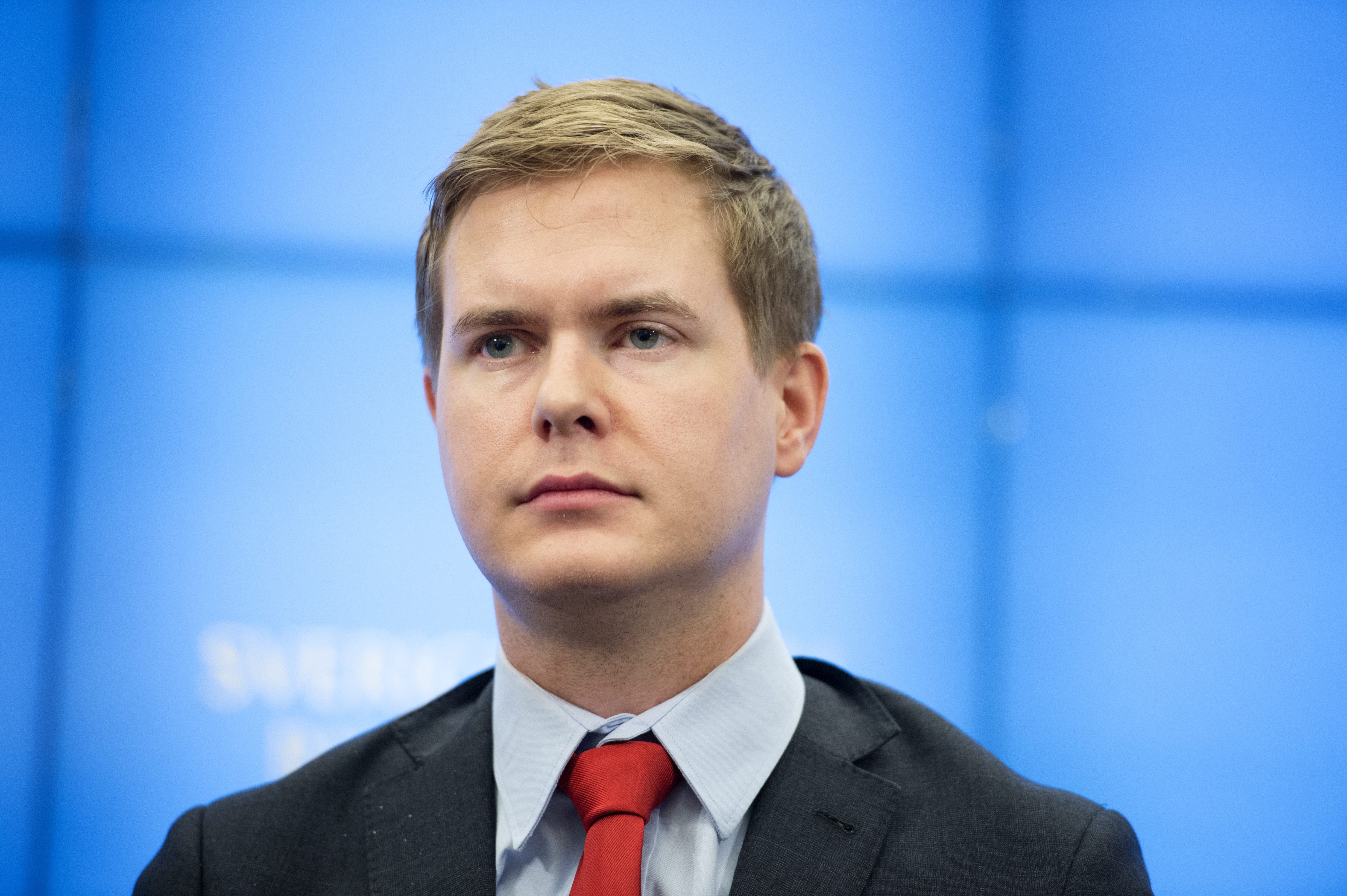 "Gustav Fridolin, sluta leka med flygplan och gå med i Nato i stället"