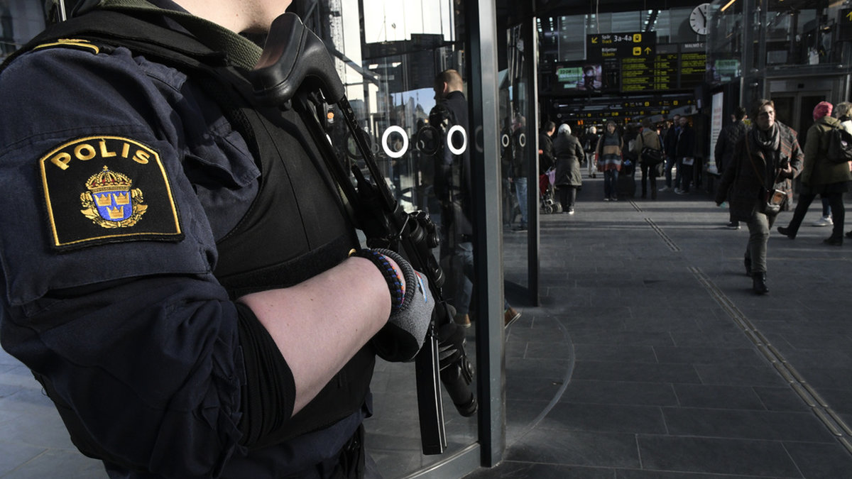 Regeringen har ny strategi mot terrorism – kallar till partisamtal